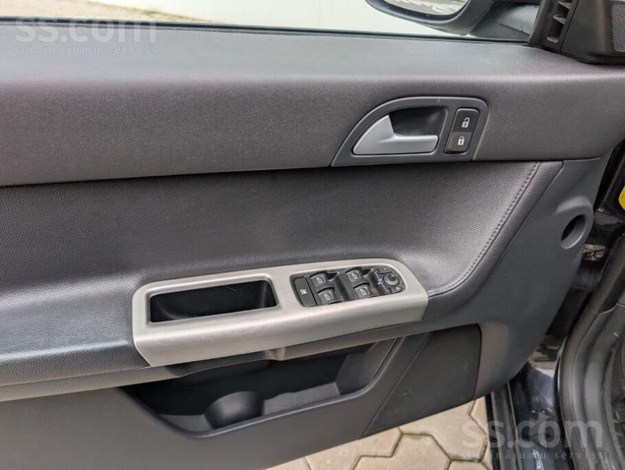 Melns Volvo V50 2008 Rīga, ar dzinēja tilpumu 2.00 L un nobraukumu 360 tūkst. km par 1500 €, foto 19 vietnē AUTOMOTO.COM.LV