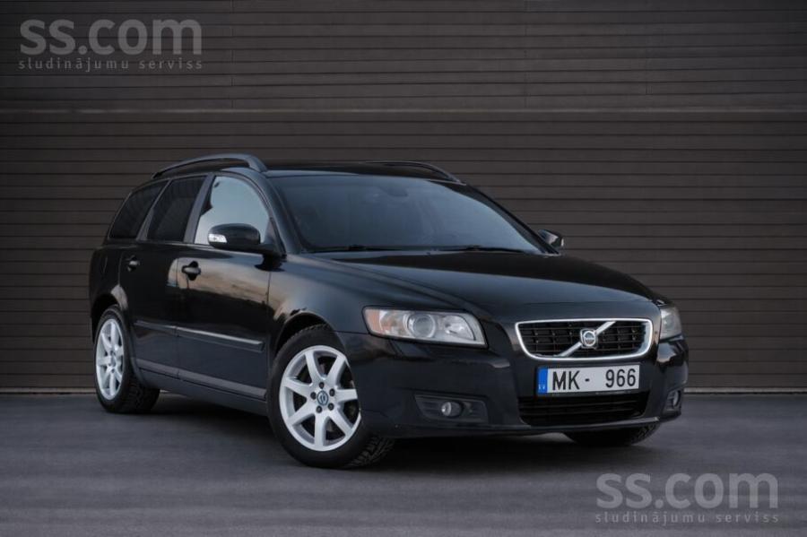 Черный Вольво В50 2008 в Рига, объемом двигателя 2.00 л и пробегом 310 тыс. км за 3990 €, фото 3 на AUTOMOTO.COM.LV