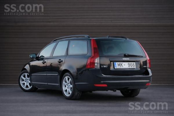 Black Volvo V50 2008 in Riga, with an engine capacity of 2.00 L and mileage of 310 thousand km for 3990 €, photo 4 on AUTOMOTO.COM.LV