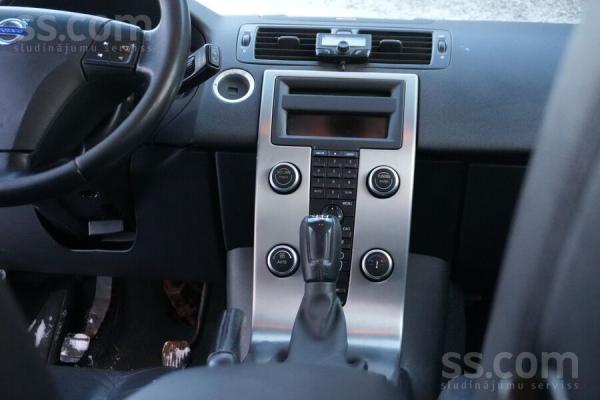 Black Volvo V50 2008 in Riga, with an engine capacity of 2.00 L and mileage of 310 thousand km for 3990 €, photo 8 on AUTOMOTO.COM.LV