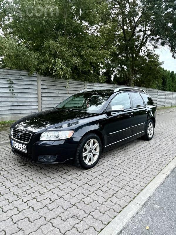 Black Volvo V50 2008 in Jelgava, with an engine capacity of 2.40 L and mileage of 355 thousand km for 2200 €, photo 2 on AUTOMOTO.COM.LV