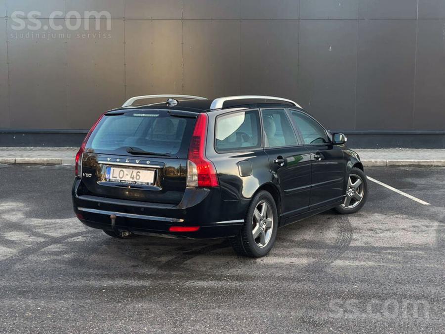Melns Volvo V50 2008 Rīga, ar dzinēja tilpumu 2.00 L un nobraukumu 260 tūkst. km par 2150 €, foto 4 vietnē AUTOMOTO.COM.LV