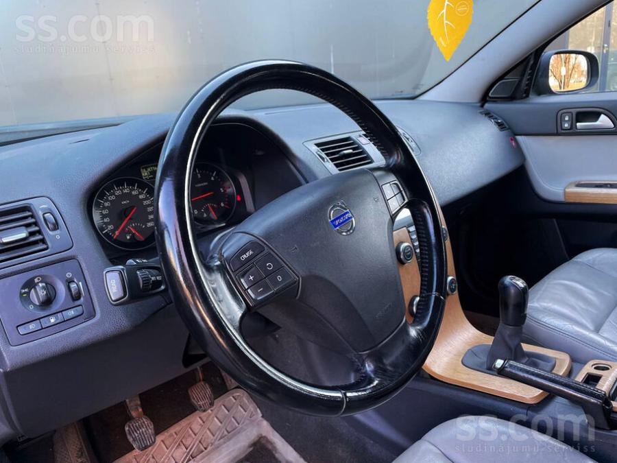 Melns Volvo V50 2008 Rīga, ar dzinēja tilpumu 2.00 L un nobraukumu 260 tūkst. km par 2150 €, foto 6 vietnē AUTOMOTO.COM.LV