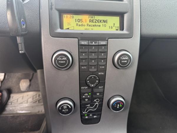 Black Volvo V50 2008 in Riga, with an engine capacity of 2.00 L and mileage of 365 thousand km for 2695 €, photo 4 on AUTOMOTO.COM.LV