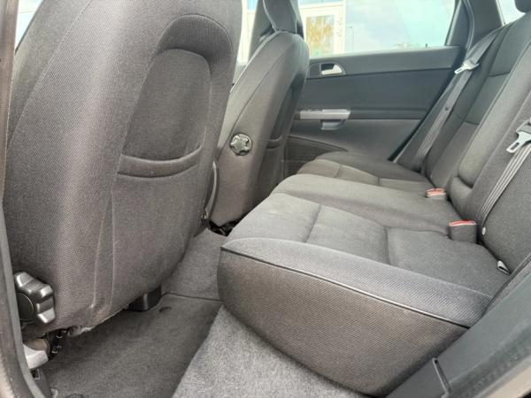 Black Volvo V50 2008 in Riga, with an engine capacity of 2.00 L and mileage of 365 thousand km for 2695 €, photo 8 on AUTOMOTO.COM.LV