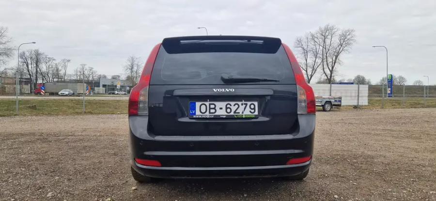 Melns Volvo V50 2008 Daugavpils, ar dzinēja tilpumu 2.00 L un nobraukumu 280 tūkst. km par 3500 €, foto 5 vietnē AUTOMOTO.COM.LV