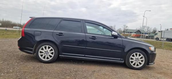 Melns Volvo V50 2008 Daugavpils, ar dzinēja tilpumu 2.00 L un nobraukumu 280 tūkst. km par 3500 €, foto 6 vietnē AUTOMOTO.COM.LV
