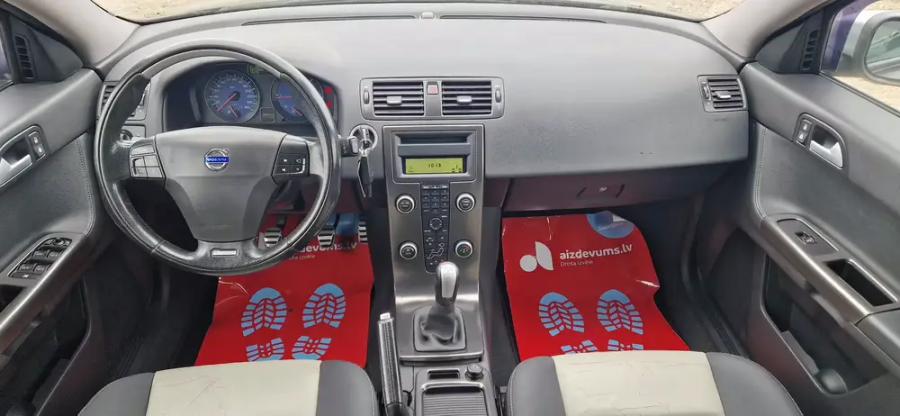 Melns Volvo V50 2008 Daugavpils, ar dzinēja tilpumu 2.00 L un nobraukumu 280 tūkst. km par 3500 €, foto 10 vietnē AUTOMOTO.COM.LV