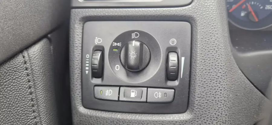 Melns Volvo V50 2008 Daugavpils, ar dzinēja tilpumu 2.00 L un nobraukumu 280 tūkst. km par 3500 €, foto 16 vietnē AUTOMOTO.COM.LV