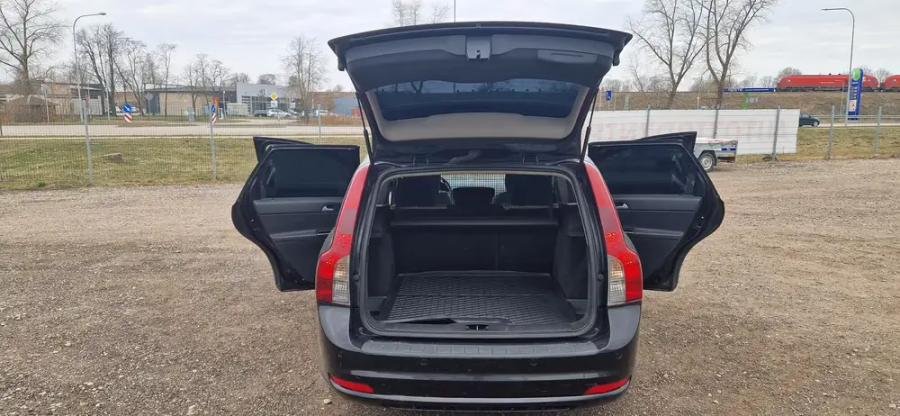 Melns Volvo V50 2008 Daugavpils, ar dzinēja tilpumu 2.00 L un nobraukumu 280 tūkst. km par 3500 €, foto 24 vietnē AUTOMOTO.COM.LV