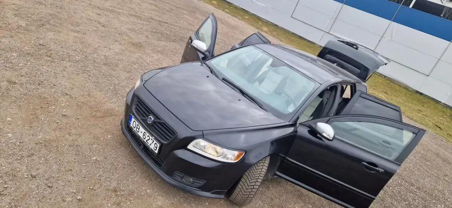 Melns Volvo V50 2008 Daugavpils, ar dzinēja tilpumu 2.00 L un nobraukumu 280 tūkst. km par 3500 €, foto 33 vietnē AUTOMOTO.COM.LV