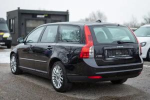Melns Volvo V50 2008 Liepāja, ar dzinēja tilpumu 2.00 L un nobraukumu 331 tūkst. km par 4950 €, foto 3 vietnē AUTOMOTO.COM.LV