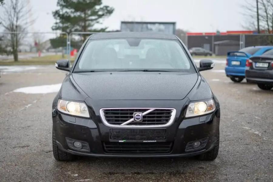 Melns Volvo V50 2008 Liepāja, ar dzinēja tilpumu 2.00 L un nobraukumu 331 tūkst. km par 4950 €, foto 7 vietnē AUTOMOTO.COM.LV