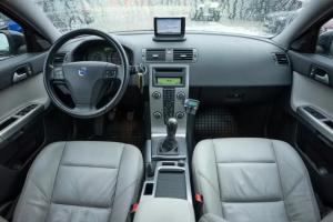 Melns Volvo V50 2008 Liepāja, ar dzinēja tilpumu 2.00 L un nobraukumu 331 tūkst. km par 4950 €, foto 8 vietnē AUTOMOTO.COM.LV