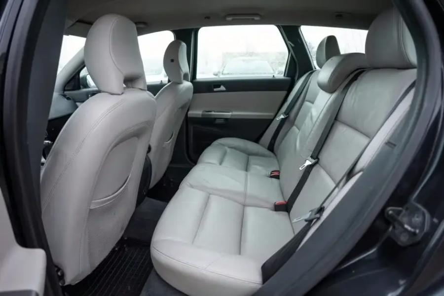 Melns Volvo V50 2008 Liepāja, ar dzinēja tilpumu 2.00 L un nobraukumu 331 tūkst. km par 4950 €, foto 10 vietnē AUTOMOTO.COM.LV