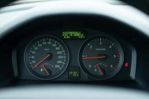 Melns Volvo V50 2008 Liepāja, ar dzinēja tilpumu 2.00 L un nobraukumu 331 tūkst. km par 4950 €, foto 14 vietnē AUTOMOTO.COM.LV
