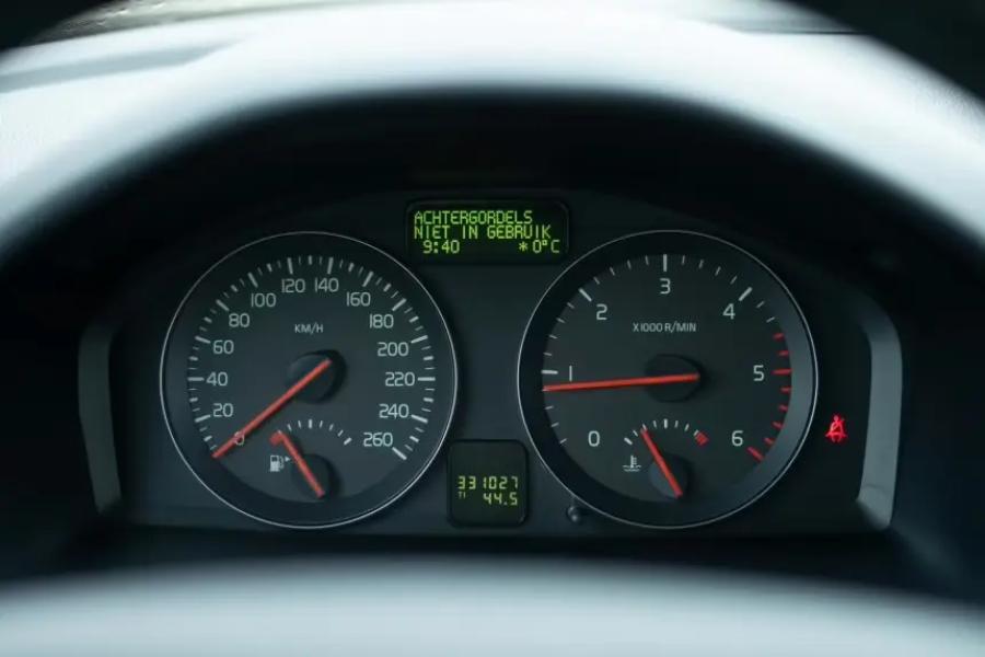 Melns Volvo V50 2008 Liepāja, ar dzinēja tilpumu 2.00 L un nobraukumu 331 tūkst. km par 4950 €, foto 14 vietnē AUTOMOTO.COM.LV
