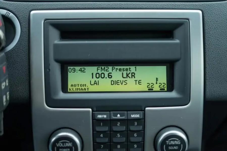 Melns Volvo V50 2008 Liepāja, ar dzinēja tilpumu 2.00 L un nobraukumu 331 tūkst. km par 4950 €, foto 17 vietnē AUTOMOTO.COM.LV