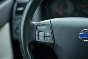 Melns Volvo V50 2008 Liepāja, ar dzinēja tilpumu 2.00 L un nobraukumu 331 tūkst. km par 4950 €, foto 21 vietnē AUTOMOTO.COM.LV