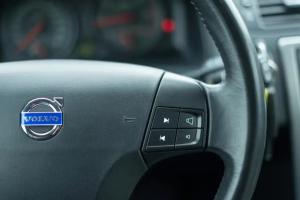 Melns Volvo V50 2008 Liepāja, ar dzinēja tilpumu 2.00 L un nobraukumu 331 tūkst. km par 4950 €, foto 22 vietnē AUTOMOTO.COM.LV