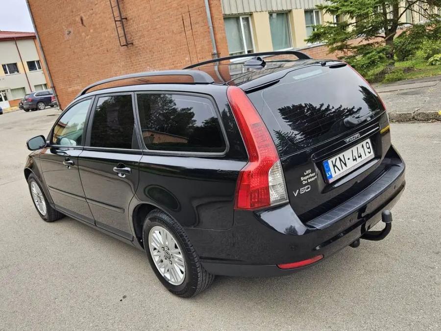 Черный Вольво В50 2008 в Екабпилс, объемом двигателя 1.60 л и пробегом 300 тыс. км за 1990 €, фото 8 на AUTOMOTO.COM.LV