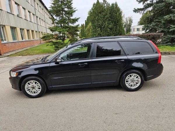 Черный Вольво В50 2008 в Екабпилс, объемом двигателя 1.60 л и пробегом 300 тыс. км за 1990 €, фото 8 на AUTOMOTO.COM.LV