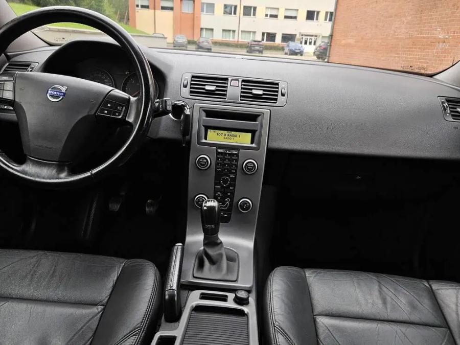 Черный Вольво В50 2008 в Екабпилс, объемом двигателя 1.60 л и пробегом 300 тыс. км за 1990 €, фото 19 на AUTOMOTO.COM.LV