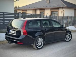 Melns Volvo V50 2008 Jelgava, ar dzinēja tilpumu 2.00 L un nobraukumu 250 tūkst. km par 3900 €, foto 7 vietnē AUTOMOTO.COM.LV