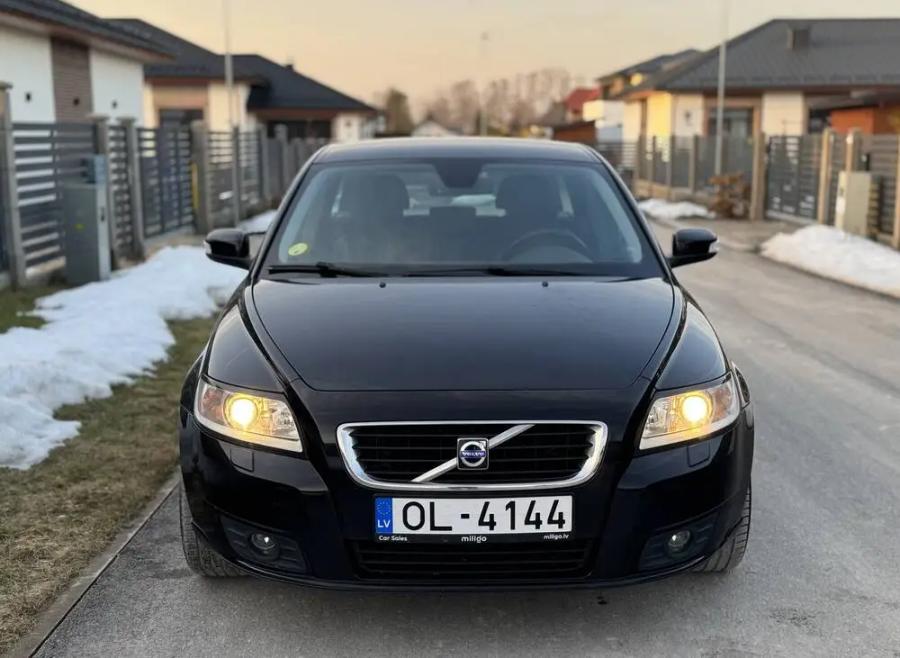 Melns Volvo V50 2008 Jelgava, ar dzinēja tilpumu 2.00 L un nobraukumu 250 tūkst. km par 3900 €, foto 9 vietnē AUTOMOTO.COM.LV