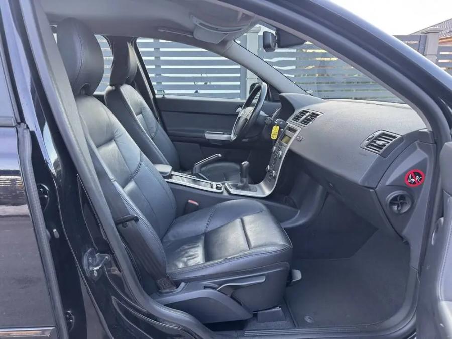 Melns Volvo V50 2008 Jelgava, ar dzinēja tilpumu 2.00 L un nobraukumu 250 tūkst. km par 3900 €, foto 12 vietnē AUTOMOTO.COM.LV