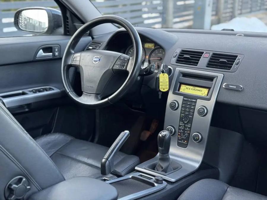 Melns Volvo V50 2008 Jelgava, ar dzinēja tilpumu 2.00 L un nobraukumu 250 tūkst. km par 3900 €, foto 14 vietnē AUTOMOTO.COM.LV