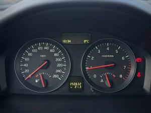 Melns Volvo V50 2008 Jelgava, ar dzinēja tilpumu 2.00 L un nobraukumu 250 tūkst. km par 3900 €, foto 15 vietnē AUTOMOTO.COM.LV