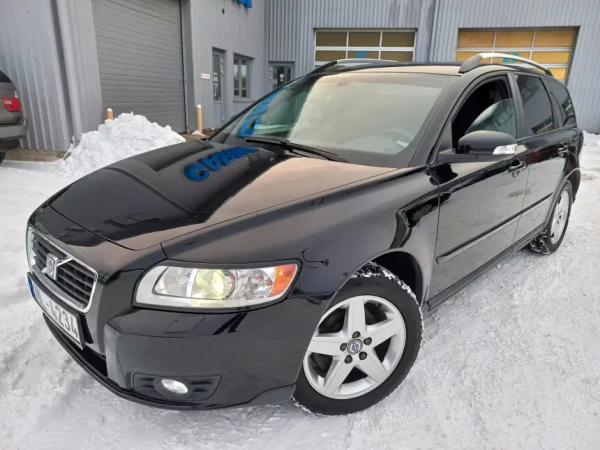 Black Volvo V50 2008 in Riga, with an engine capacity of 1.60 L and mileage of 140 thousand km for 2350 €, photo 1 on AUTOMOTO.COM.LV