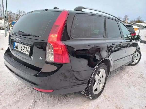 Black Volvo V50 2008 in Riga, with an engine capacity of 1.60 L and mileage of 140 thousand km for 2350 €, photo 2 on AUTOMOTO.COM.LV