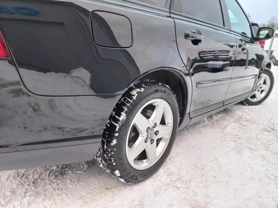 Melns Volvo V50 2008 Rīga, ar dzinēja tilpumu 1.60 L un nobraukumu 140 tūkst. km par 2350 €, foto 4 vietnē AUTOMOTO.COM.LV