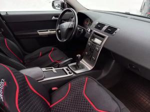 Melns Volvo V50 2008 Rīga, ar dzinēja tilpumu 1.60 L un nobraukumu 140 tūkst. km par 2350 €, foto 9 vietnē AUTOMOTO.COM.LV