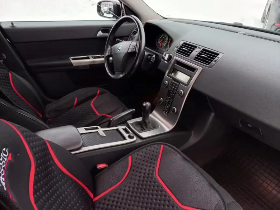 Melns Volvo V50 2008 Rīga, ar dzinēja tilpumu 1.60 L un nobraukumu 140 tūkst. km par 2350 €, foto 9 vietnē AUTOMOTO.COM.LV