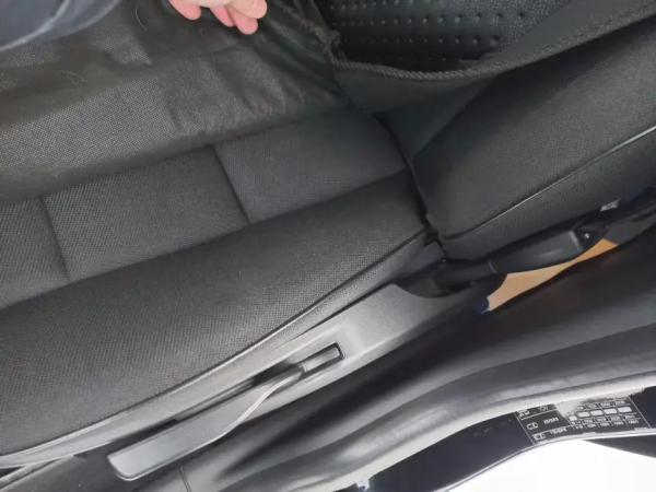 Black Volvo V50 2008 in Riga, with an engine capacity of 1.60 L and mileage of 140 thousand km for 2350 €, photo 9 on AUTOMOTO.COM.LV