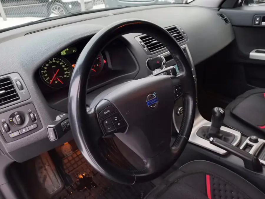 Melns Volvo V50 2008 Rīga, ar dzinēja tilpumu 1.60 L un nobraukumu 140 tūkst. km par 2350 €, foto 11 vietnē AUTOMOTO.COM.LV