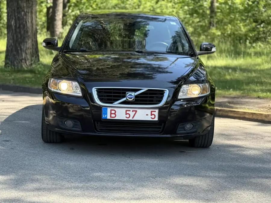 Melns Volvo V50 2008 Rīga, ar dzinēja tilpumu 2.00 L un nobraukumu 26 tūkst. km par 1500 €, foto 4 vietnē AUTOMOTO.COM.LV