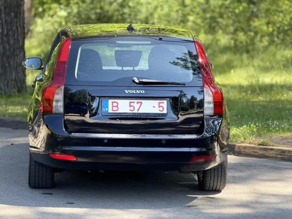 Black Volvo V50 2008 in Riga, with an engine capacity of 2.00 L and mileage of 26 thousand km for 1500 €, photo 5 on AUTOMOTO.COM.LV
