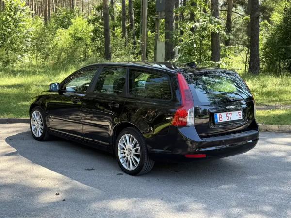 Black Volvo V50 2008 in Riga, with an engine capacity of 2.00 L and mileage of 26 thousand km for 1500 €, photo 6 on AUTOMOTO.COM.LV
