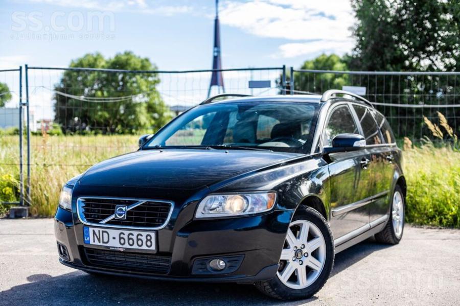 Черный Вольво В50 2008 в Рига, объемом двигателя 2.00 л и пробегом 417 тыс. км за 2790 €, фото 3 на AUTOMOTO.COM.LV
