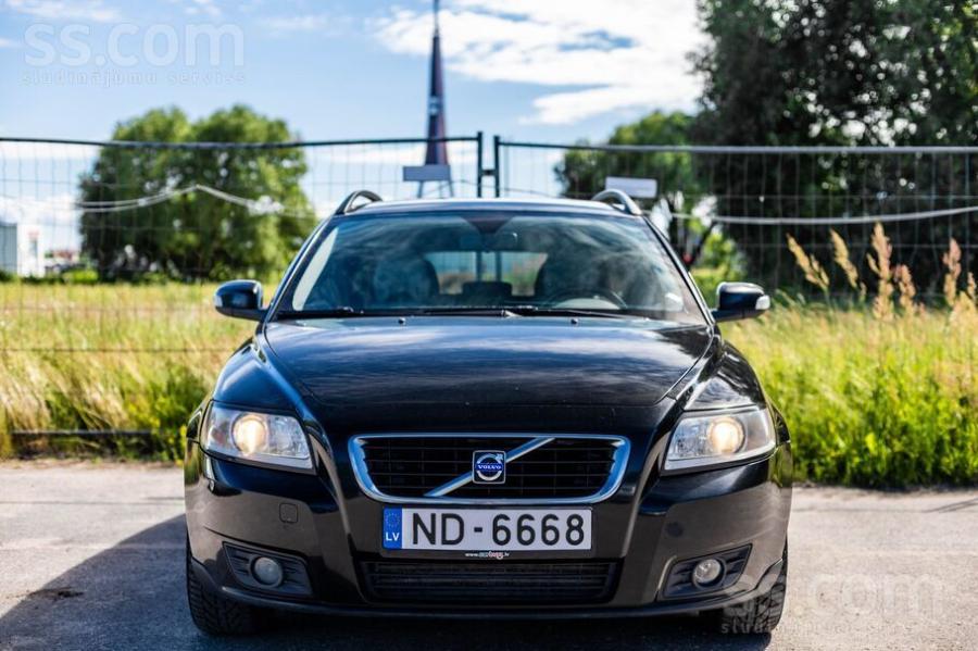 Черный Вольво В50 2008 в Рига, объемом двигателя 2.00 л и пробегом 417 тыс. км за 2790 €, фото 4 на AUTOMOTO.COM.LV