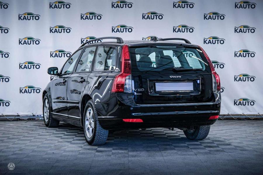 Melns Volvo V50 2008 Kauņa, ar dzinēja tilpumu 1.60 L un nobraukumu 358 tūkst. km par 3390 €, foto 5 vietnē AUTOMOTO.COM.LV