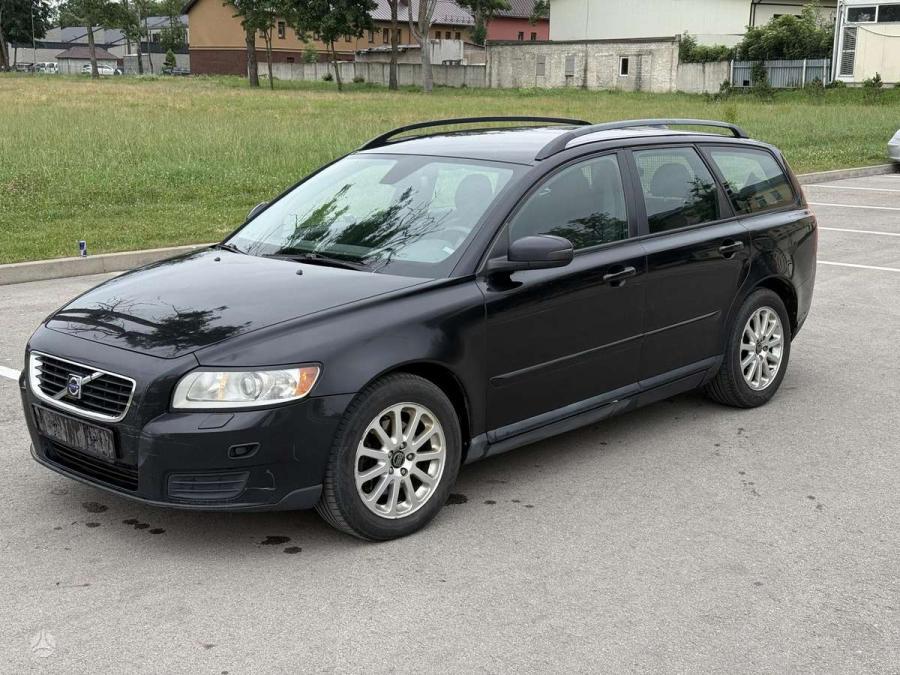 Melns Volvo V50 2008 Ukmergė, ar dzinēja tilpumu 2.00 L un nobraukumu 324 tūkst. km par 2100 €, foto 3 vietnē AUTOMOTO.COM.LV