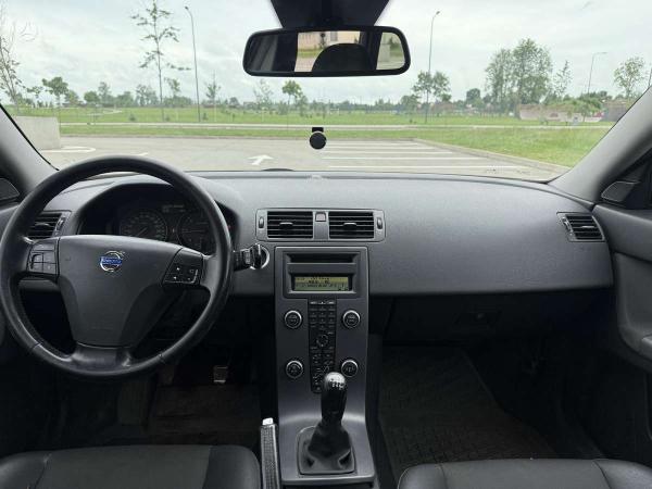 Melns Volvo V50 2008 Ukmergė, ar dzinēja tilpumu 2.00 L un nobraukumu 324 tūkst. km par 2100 €, foto 6 vietnē AUTOMOTO.COM.LV