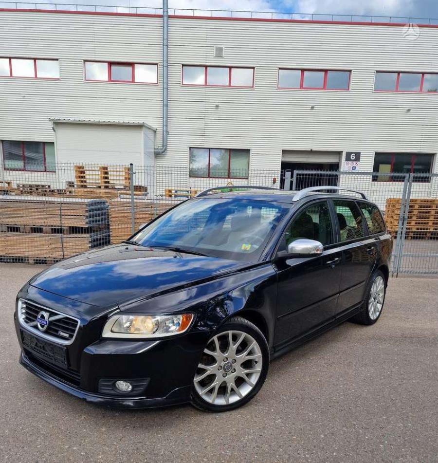 Melns Volvo V50 2008 Kauņa, ar dzinēja tilpumu 2.00 L un nobraukumu 294 tūkst. km par 2999 €, foto 1 vietnē AUTOMOTO.COM.LV