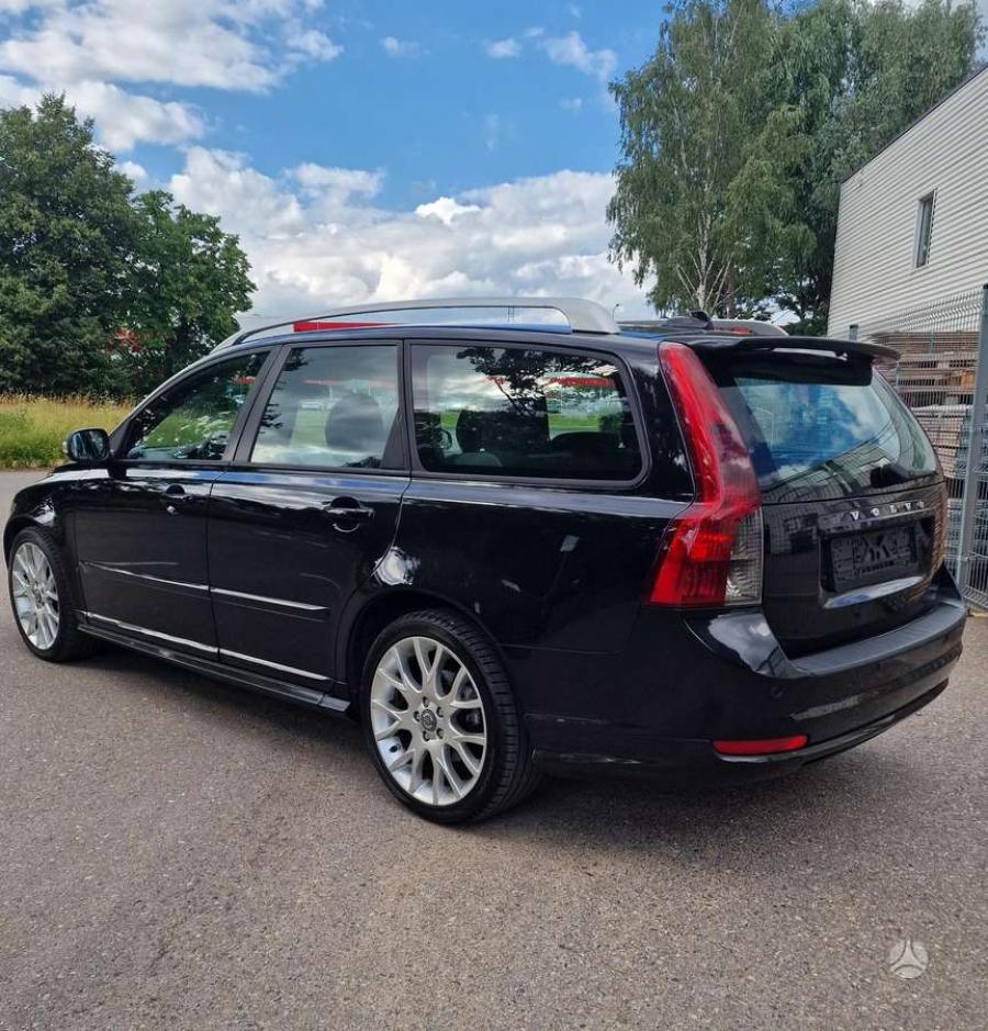 Melns Volvo V50 2008 Kauņa, ar dzinēja tilpumu 2.00 L un nobraukumu 294 tūkst. km par 2999 €, foto 3 vietnē AUTOMOTO.COM.LV