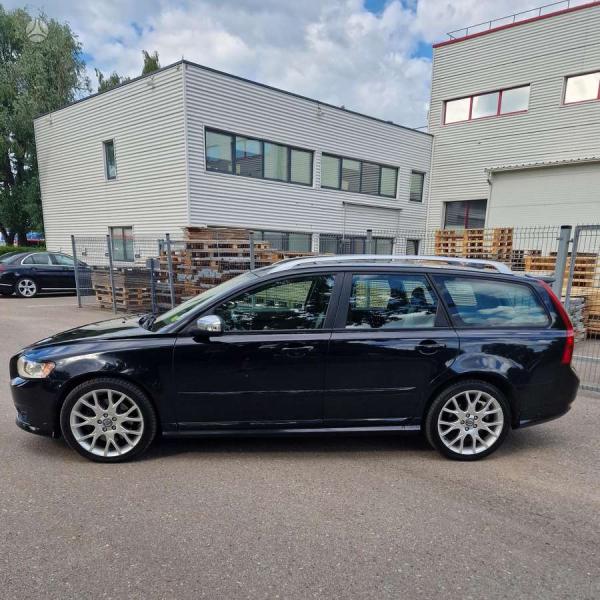 Melns Volvo V50 2008 Kauņa, ar dzinēja tilpumu 2.00 L un nobraukumu 294 tūkst. km par 2999 €, foto 5 vietnē AUTOMOTO.COM.LV